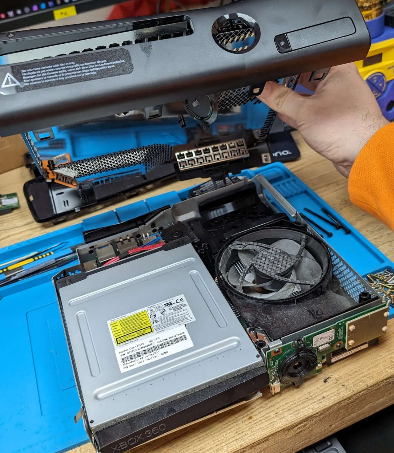 Disassembly (Xbox 360 Slim) - RetroSix Wiki